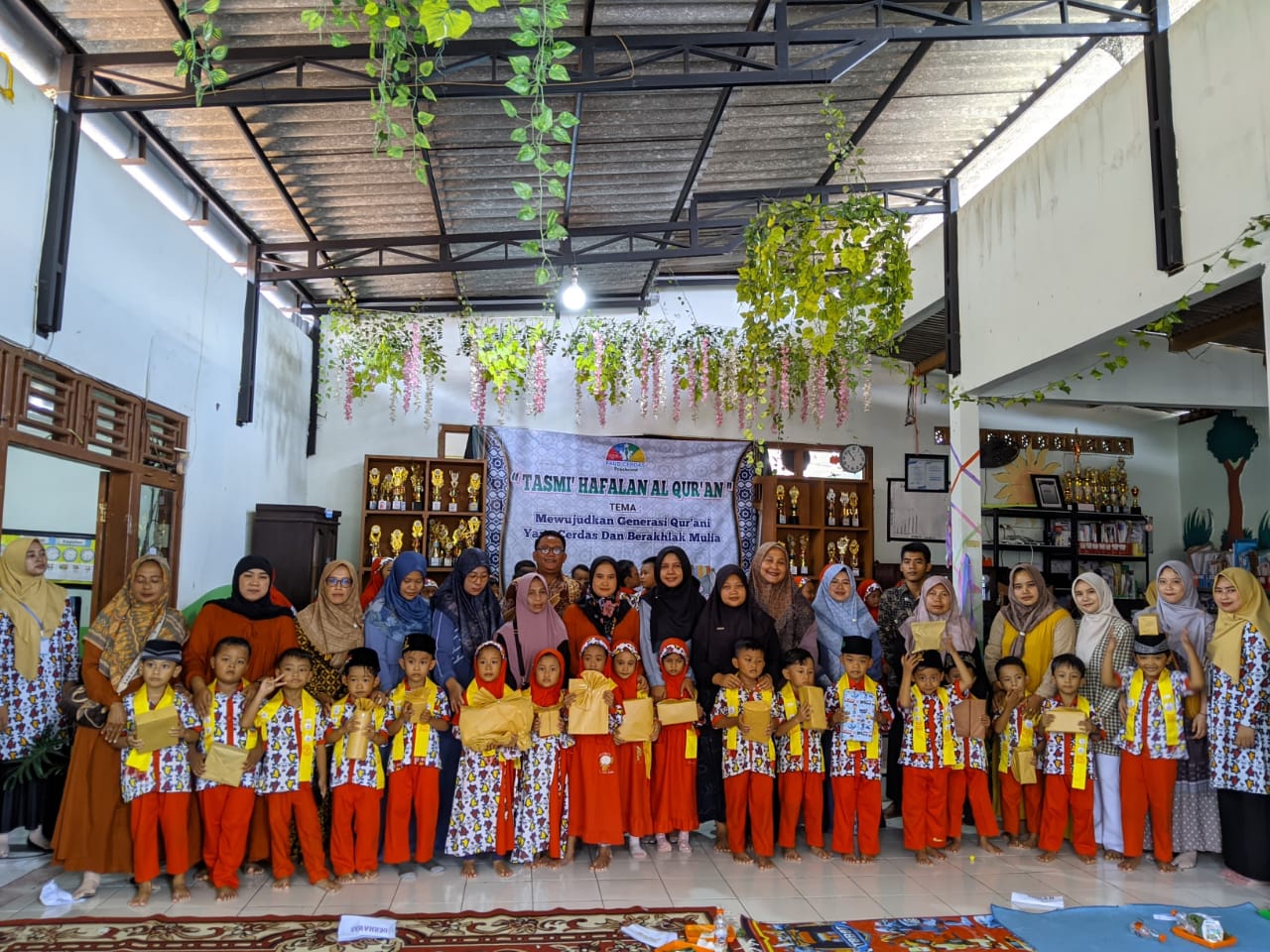 Tasmi' Hafalan Al-Qur'an: Langkah PAUD-TK Cerdas Sukorejo Cetak Generasi Berakhlak Mulia - Suara ...